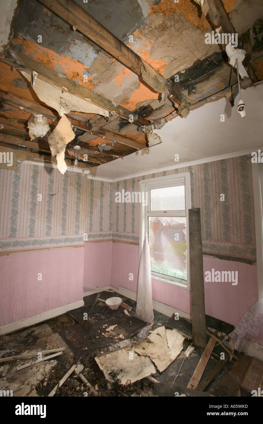 Inside an abandoned derelict house in Manchester, England Stock Photo ...