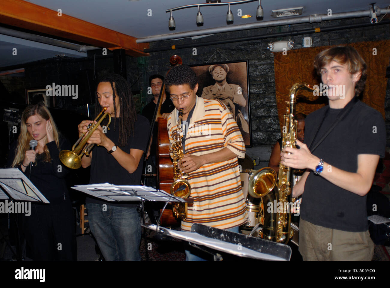 Smalls jazz club hi-res stock photography and images - Alamy