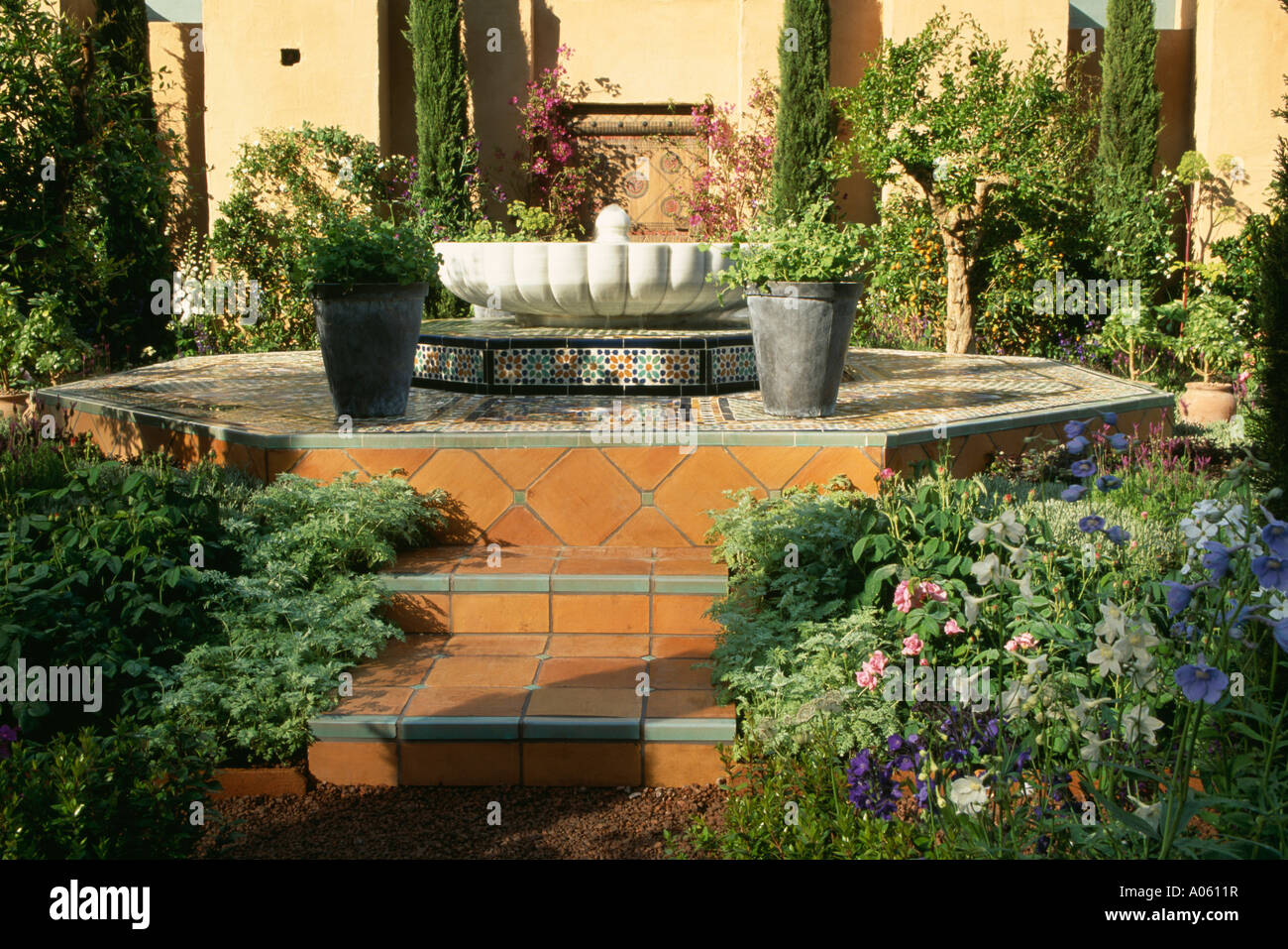 Moroccan tiled pool hi-res stock photography and images - Alamy