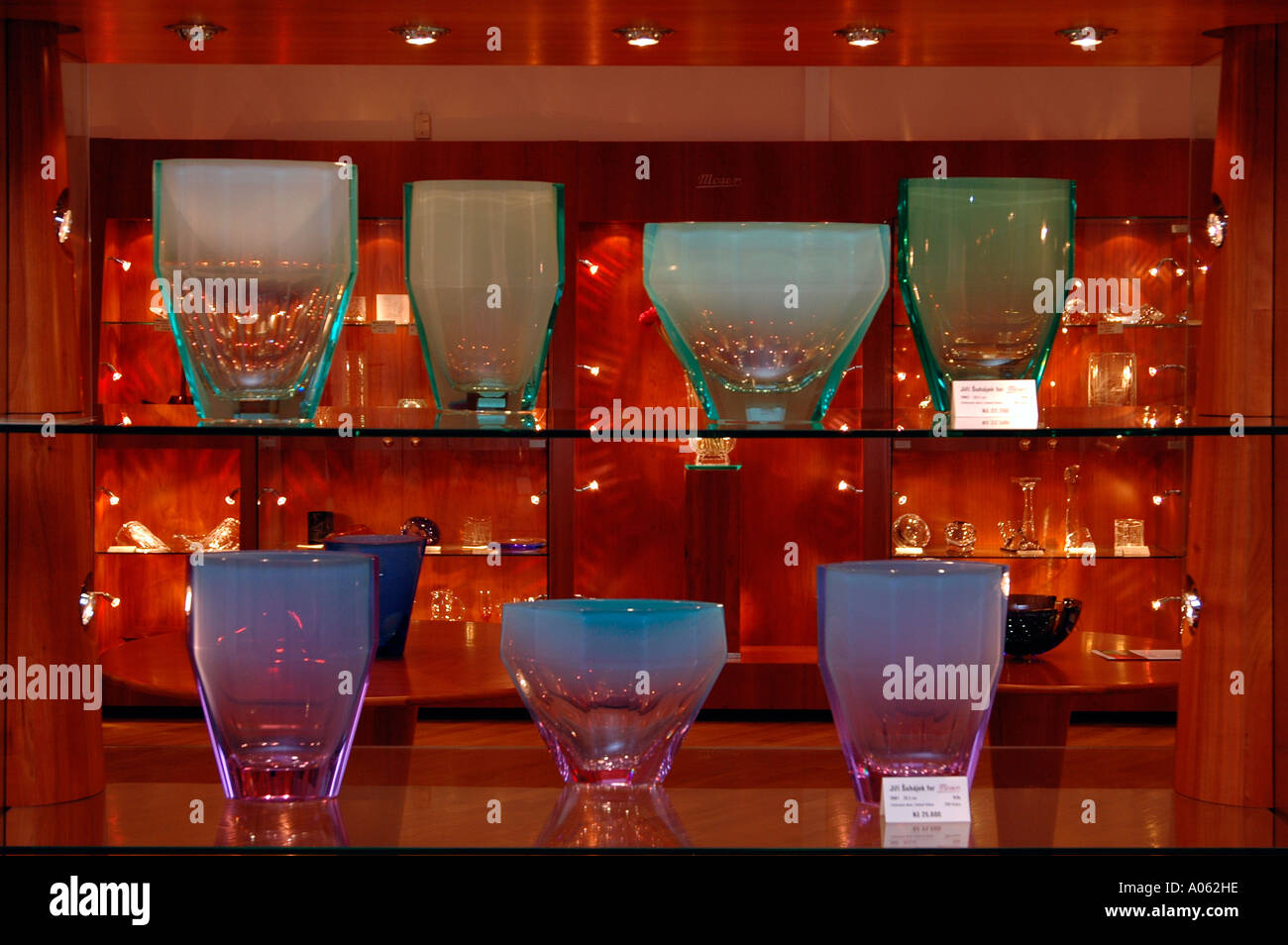 Symbol store house hi-res stock photography and images - Alamy