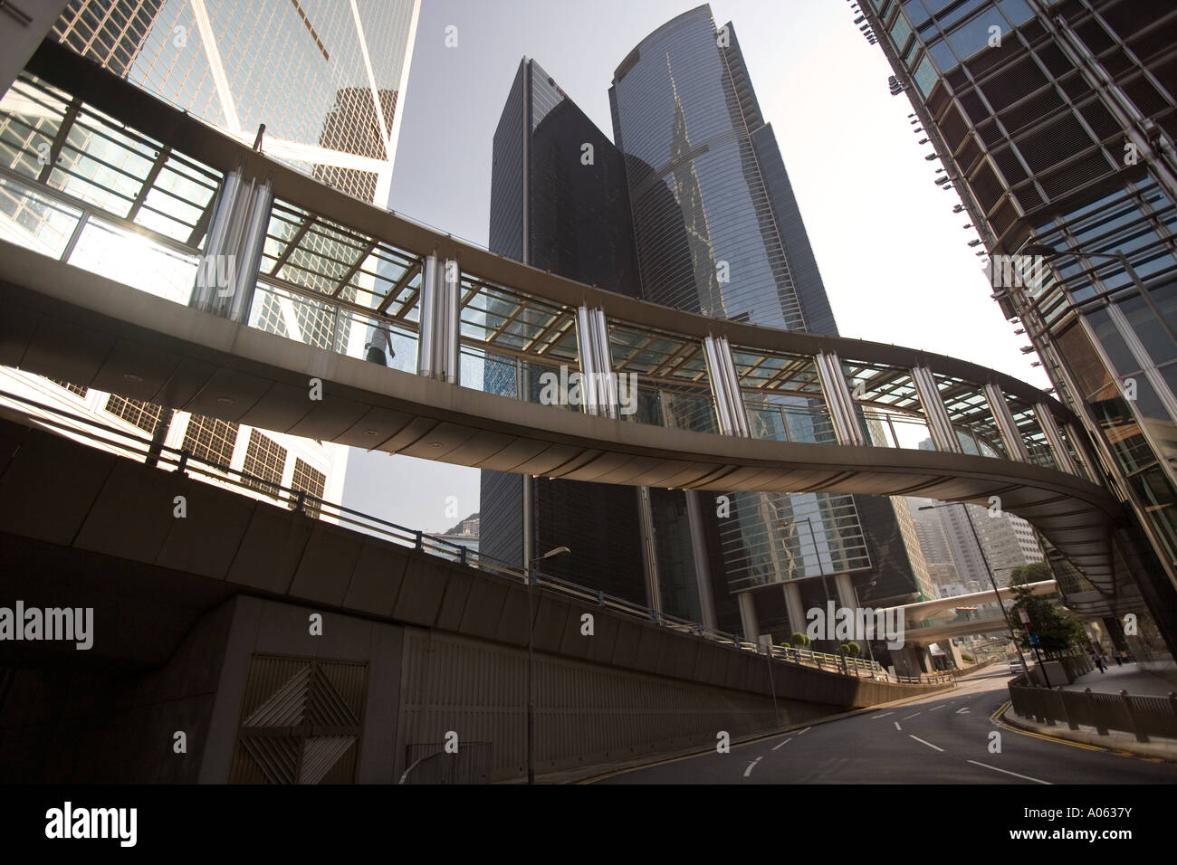 Business curved architecture hi-res stock photography and images - Alamy