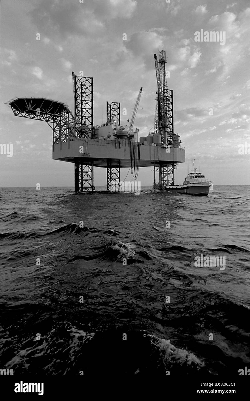 Oil rig Black and White Stock Photos & Images - Alamy