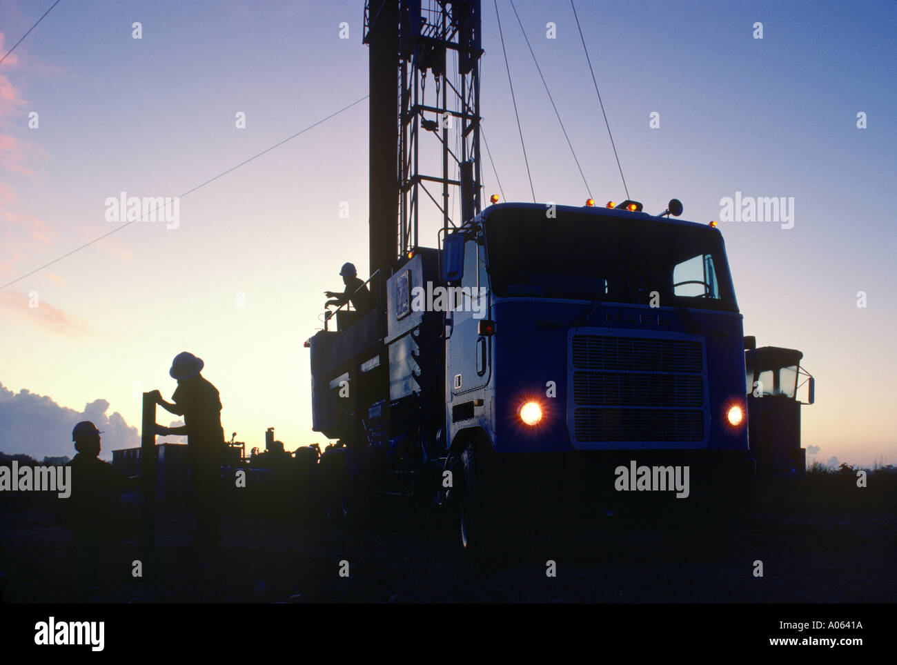 Work over rig hi-res stock photography and images - Alamy