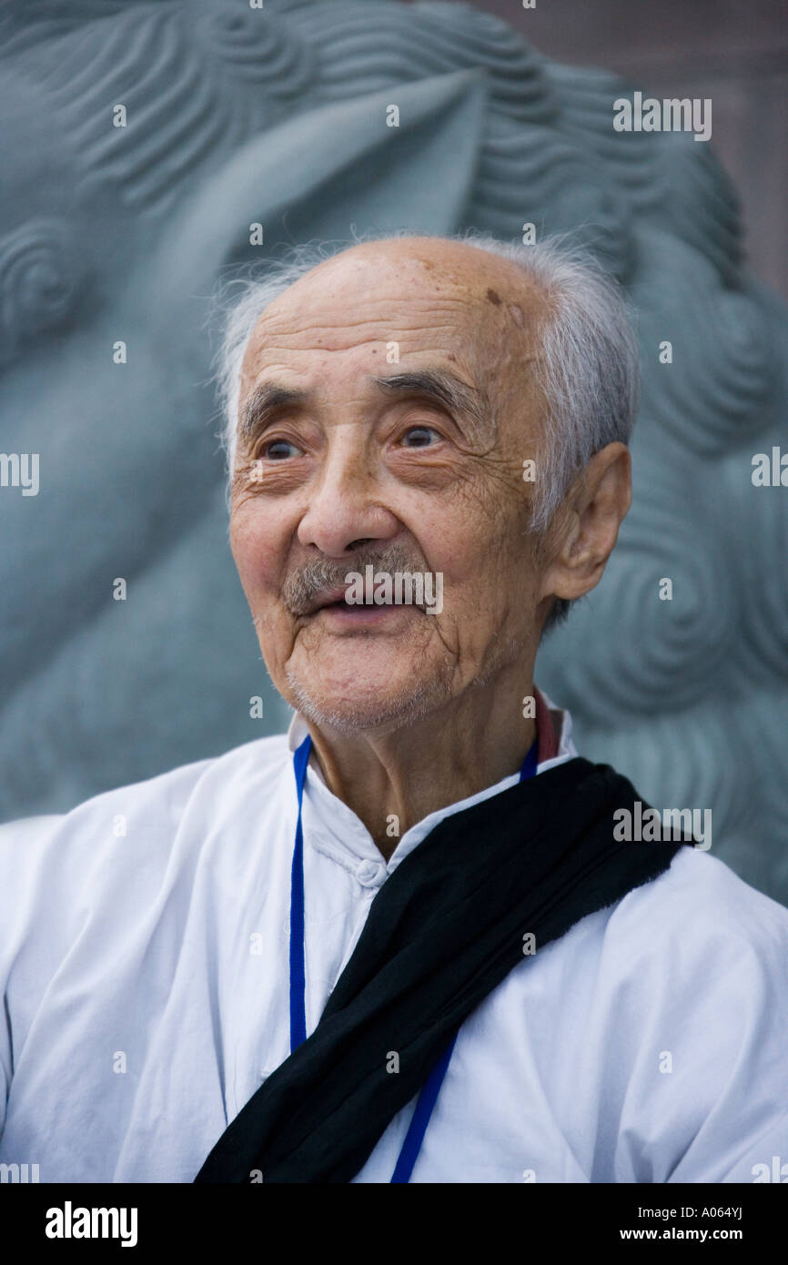 Elderly Chinese man Stock Photo - Alamy