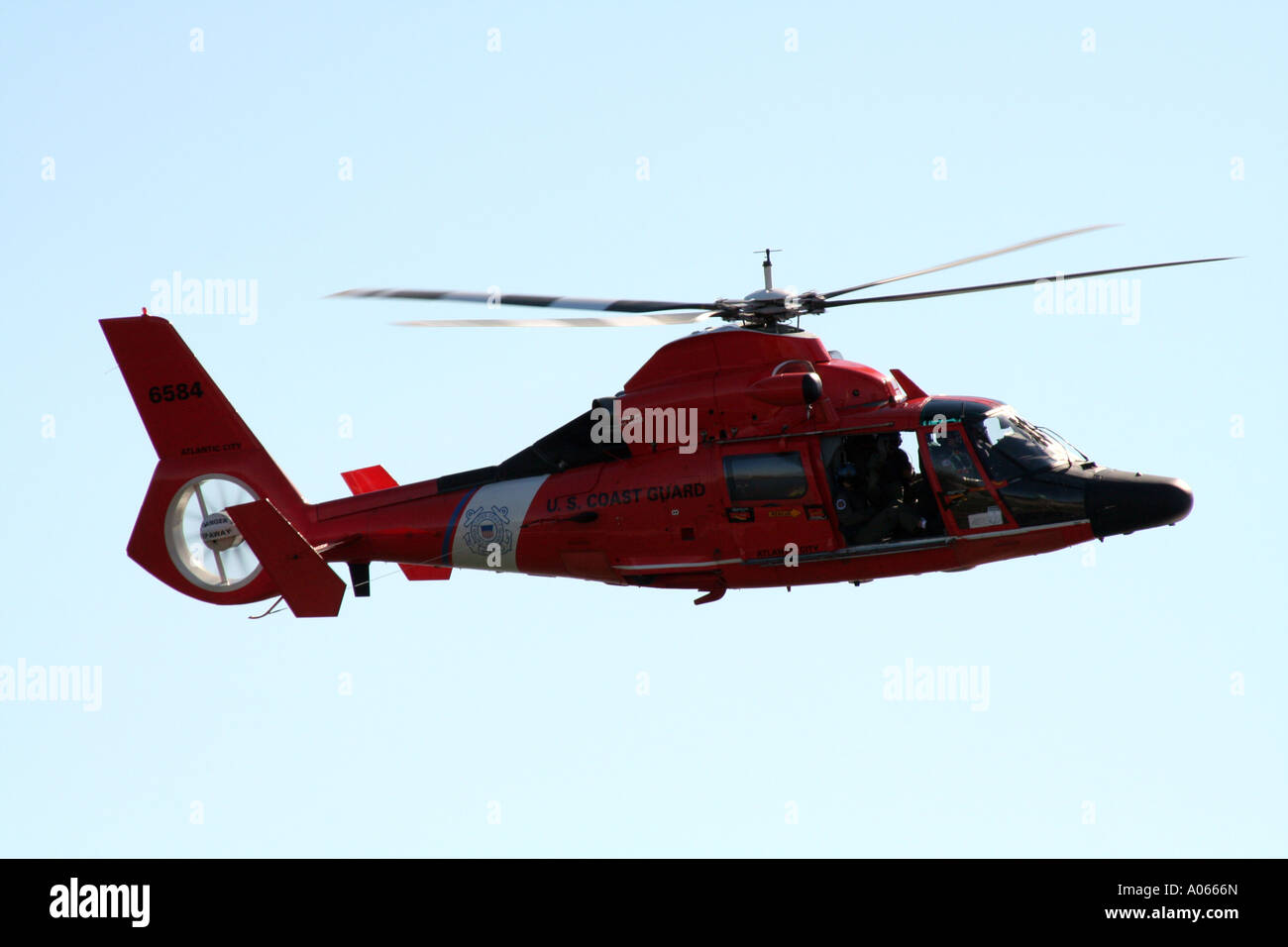 Us coast guard statue of liberty hi-res stock photography and images ...