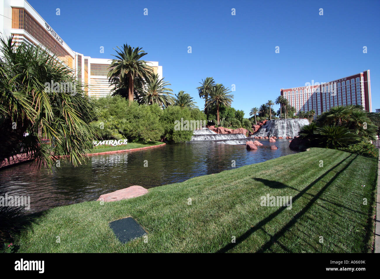 The mirage atrium hi-res stock photography and images - Alamy