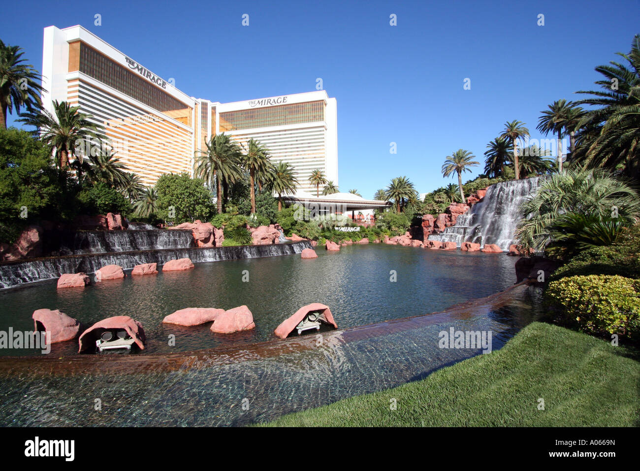 The mirage atrium hi-res stock photography and images - Alamy