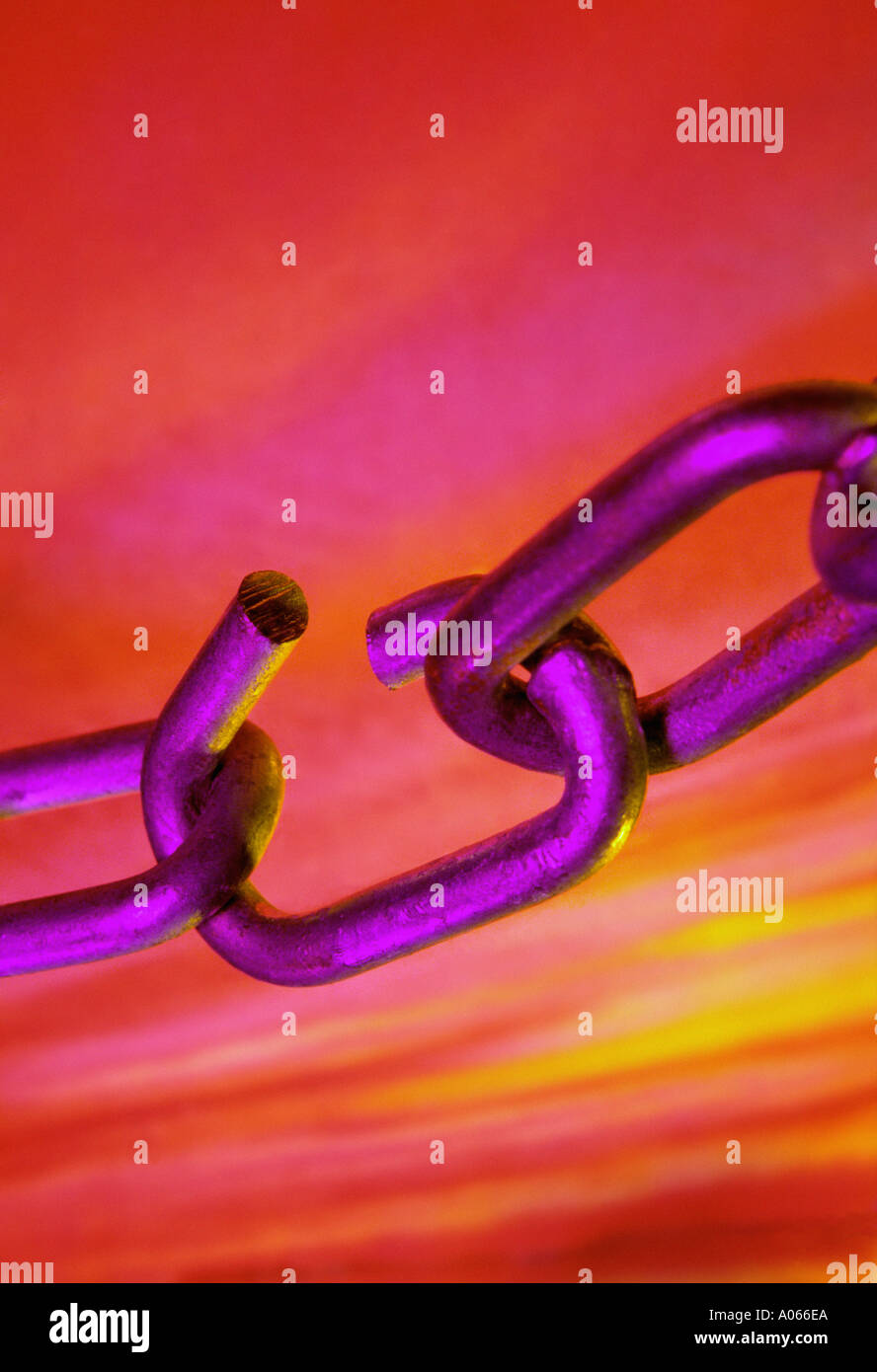 Weak link in chain Stock Photo - Alamy