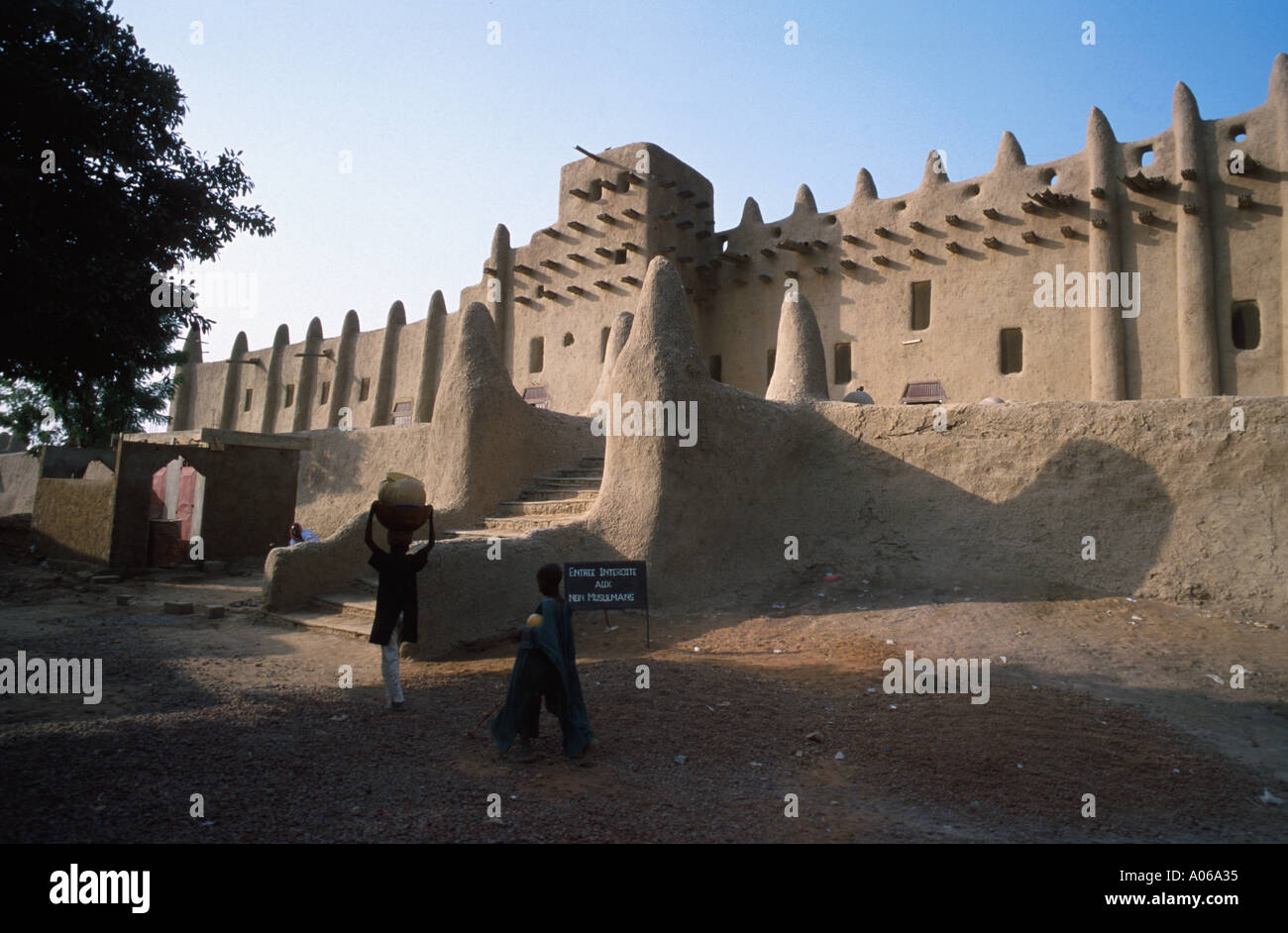 The Mud mosque at Djenne Mali This Mosque is 5 stories high Stock Photo ...