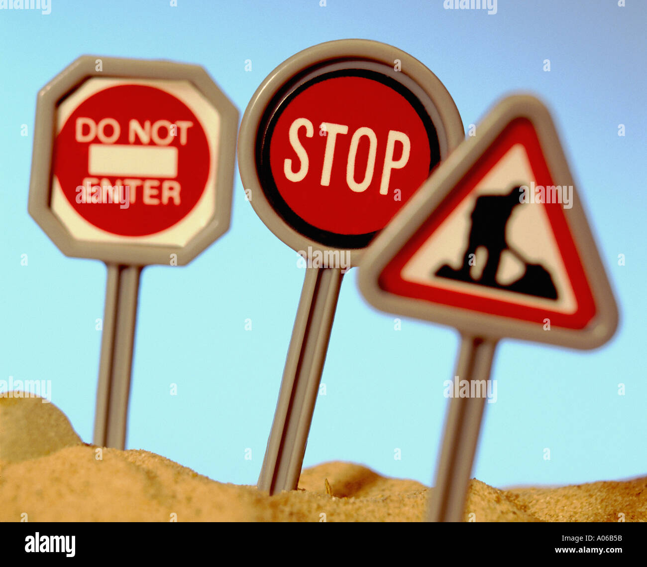 Road construction warning signs hi-res stock photography and images - Alamy