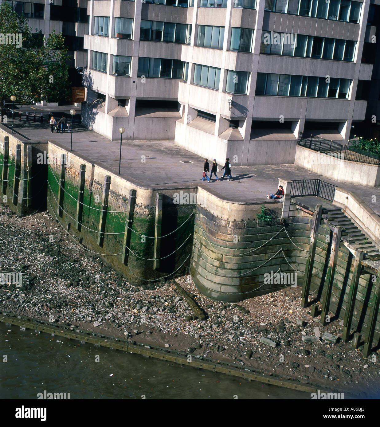 Flood defence embankment hi-res stock photography and images - Alamy