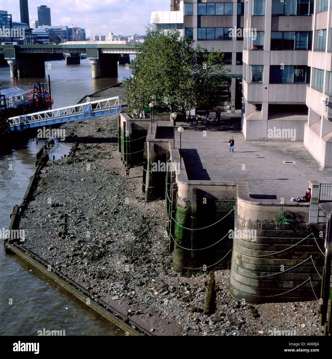 Flood defence embankment hi-res stock photography and images - Alamy