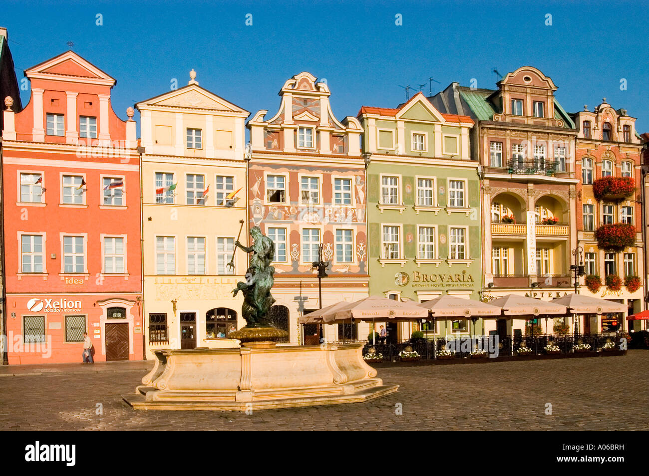 Facades of old houses and Neptune monument Old Market Square Poznan ...