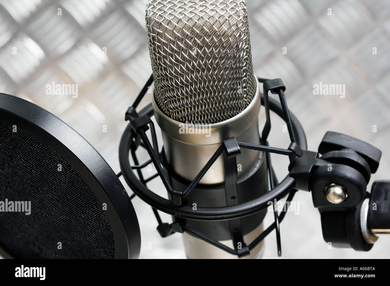 Rode nt1 a condenser microphone hi-res stock photography and images - Alamy