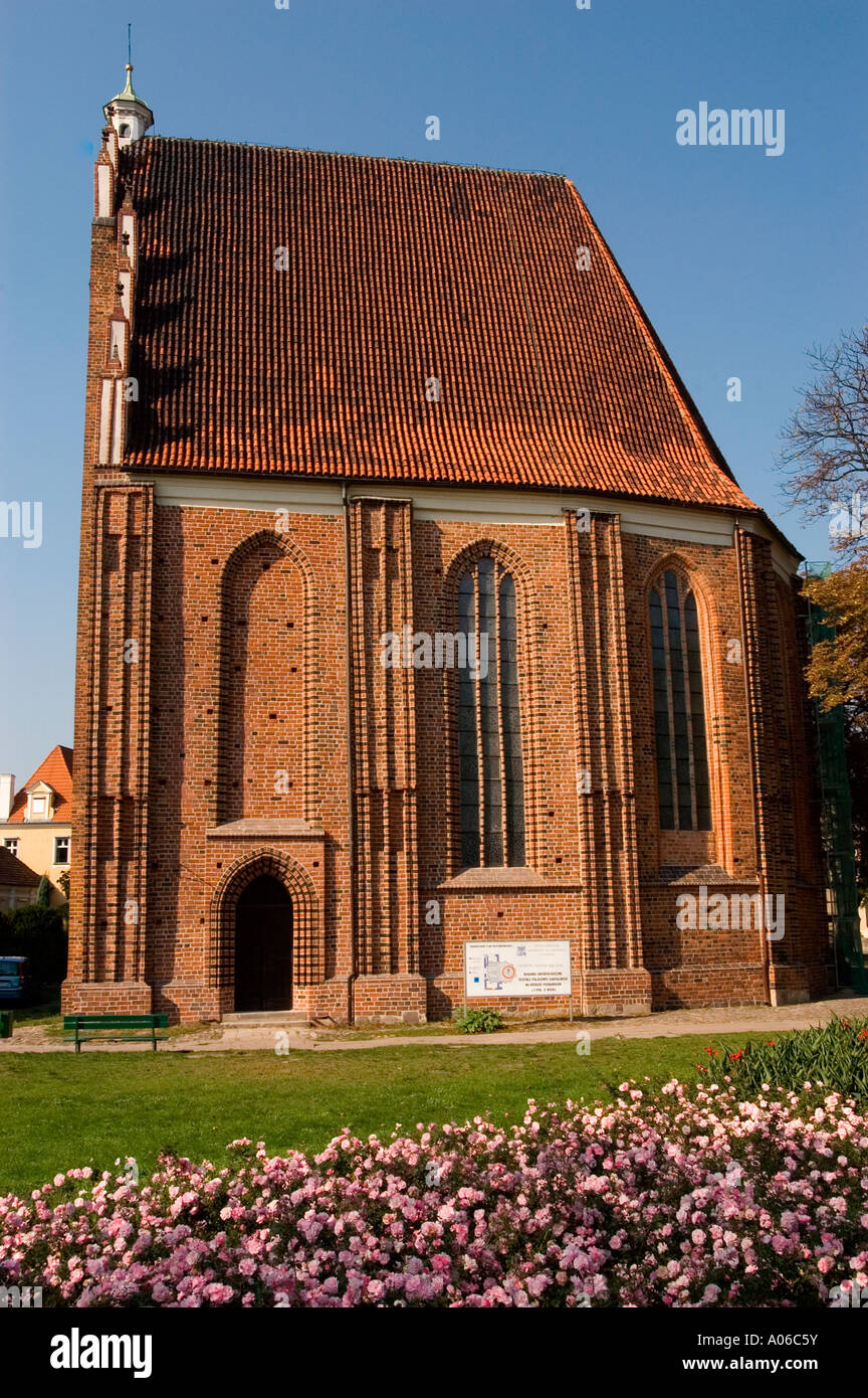 Gothic church of the Virgin Mary with blue sky background Ostrow Tumski ...
