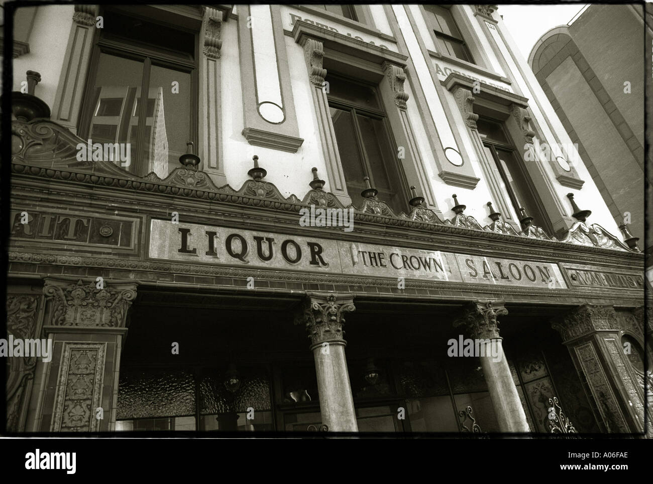Crown Bar Belfast Stock Photo - Alamy