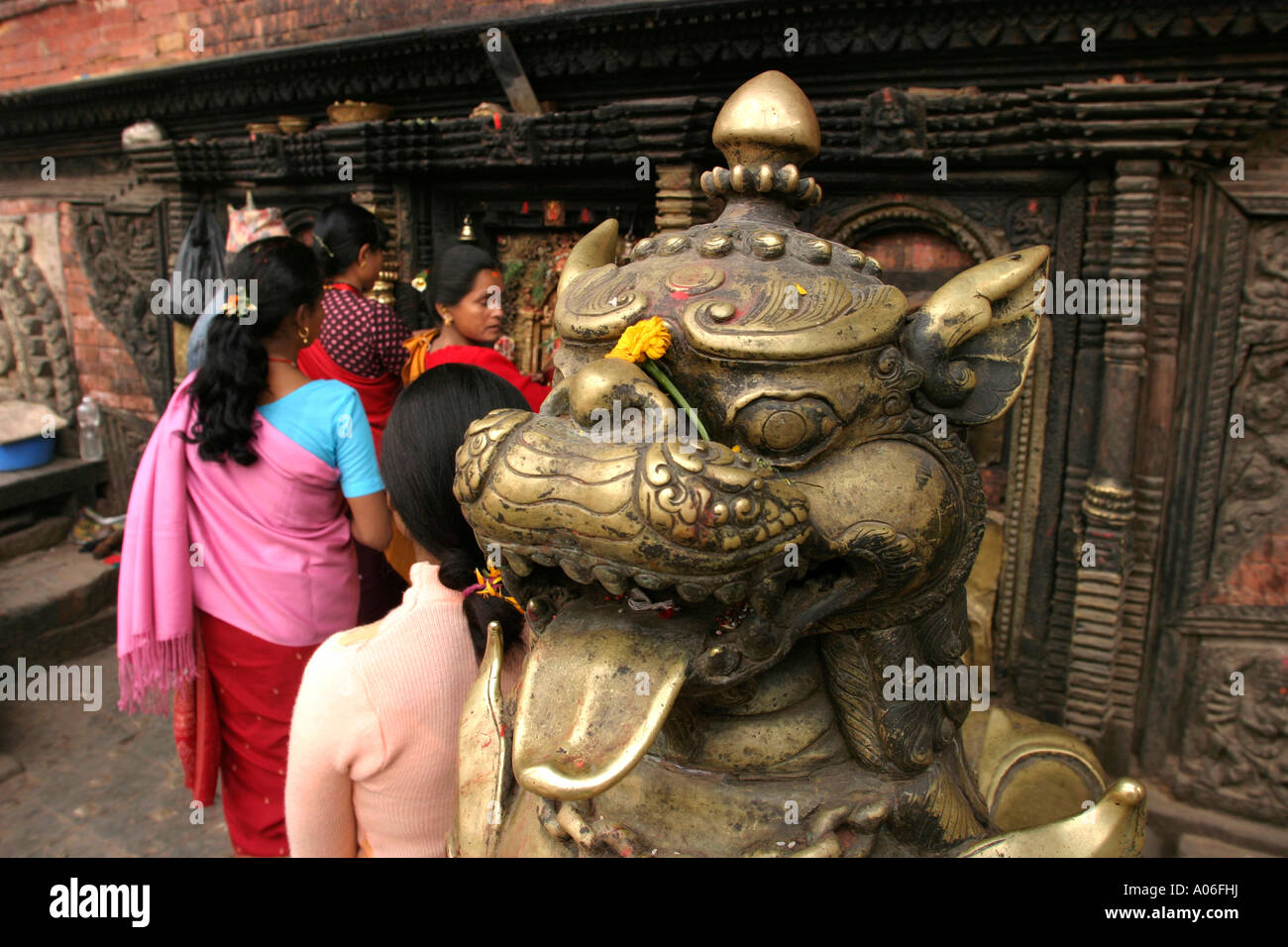 Nepal Bhaktapur Taumadhi Tole worshippers at Bhairabnath temple Stock ...