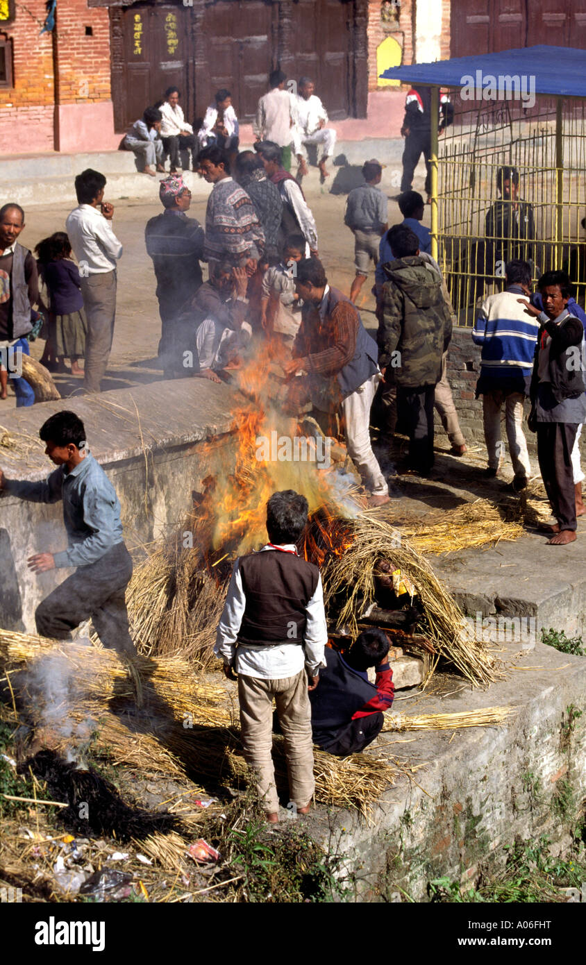 Nepal Bhaktapur cremation pyre at Hanuman Ghat on Hanumante river Stock ...