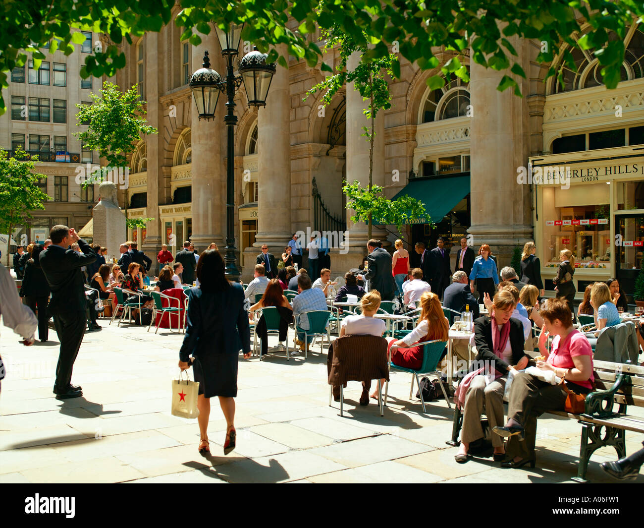 Royal exchange london cafe hi-res stock photography and images - Alamy