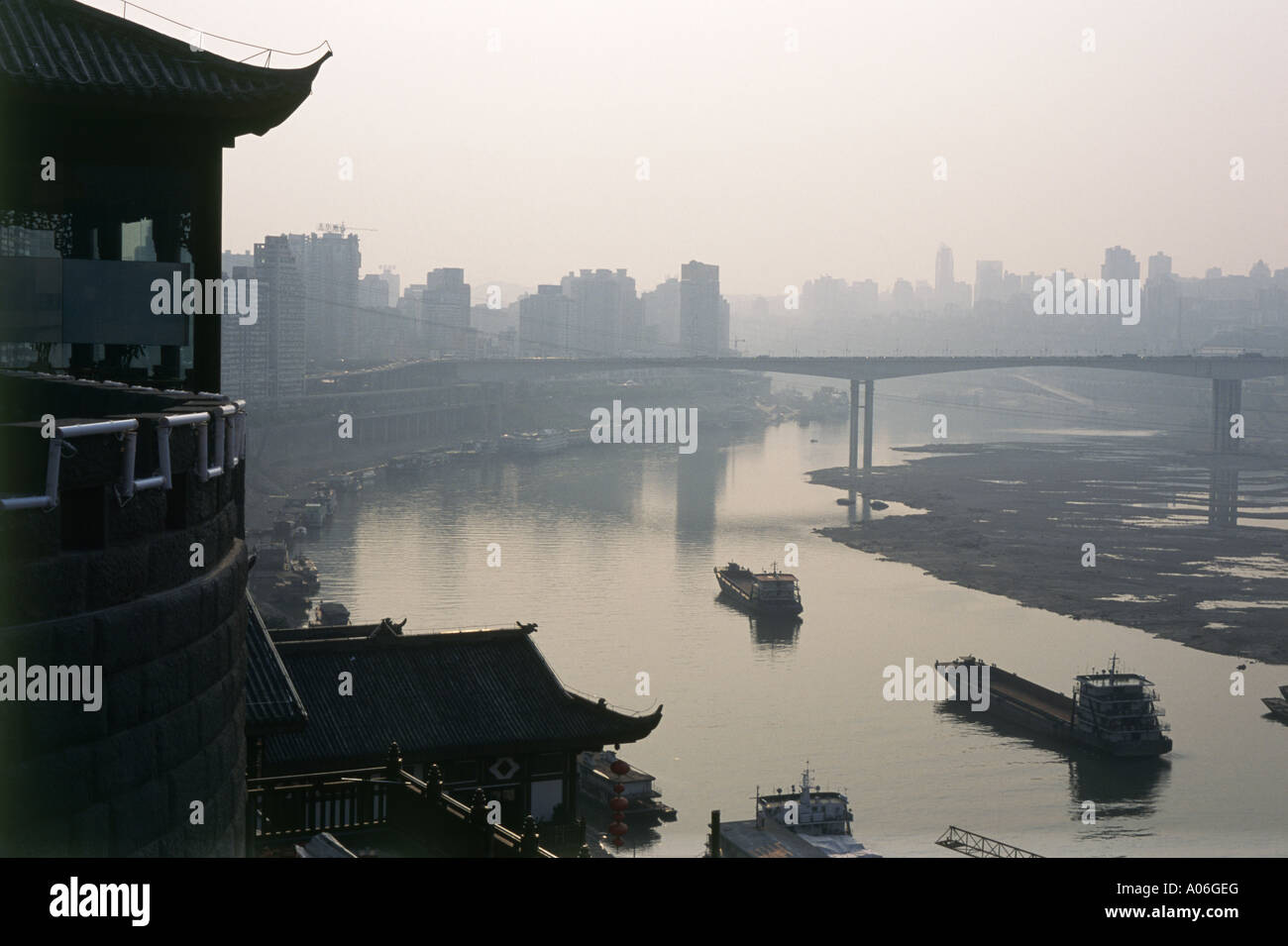 Haze over the river hi-res stock photography and images - Alamy