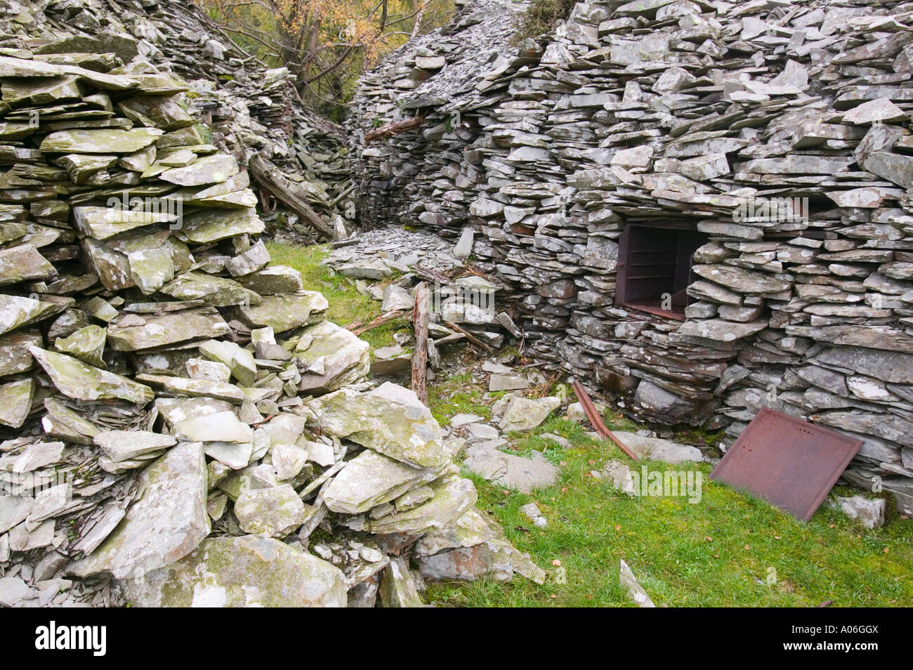 old slate quarry buildings on lingmoor, Langdale Valley, Lake district ...