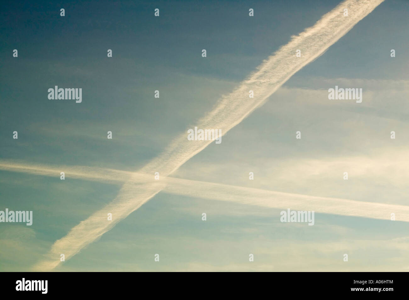 Vapour trail plane hi-res stock photography and images - Alamy