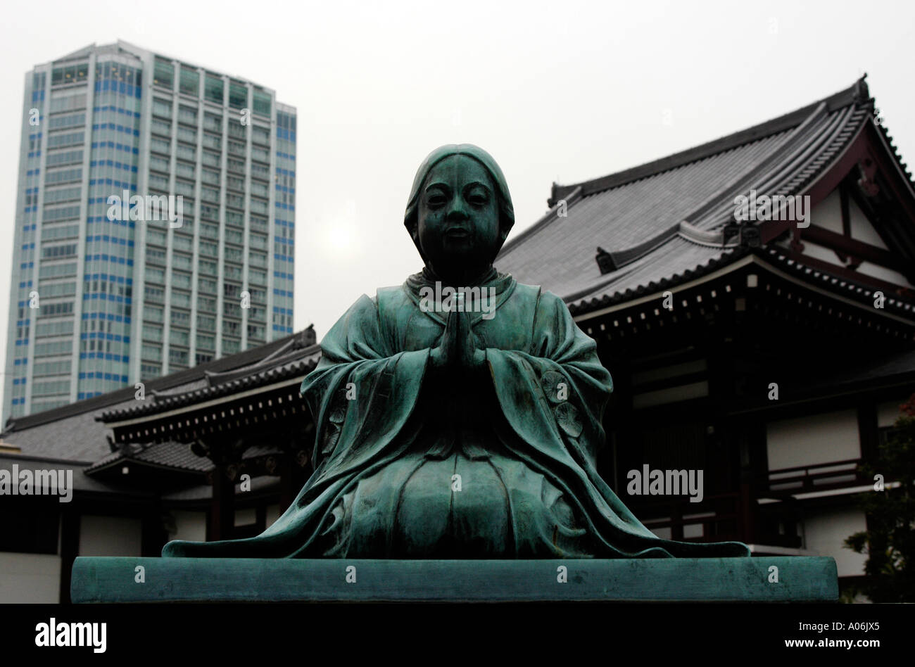 Statue of Buddha at zojo-ji Temple, Tokyo Stock Photo - Alamy
