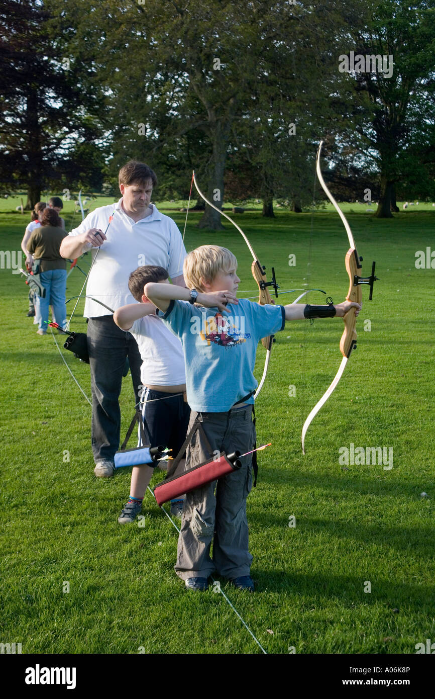 Children archery hi-res stock photography and images - Alamy