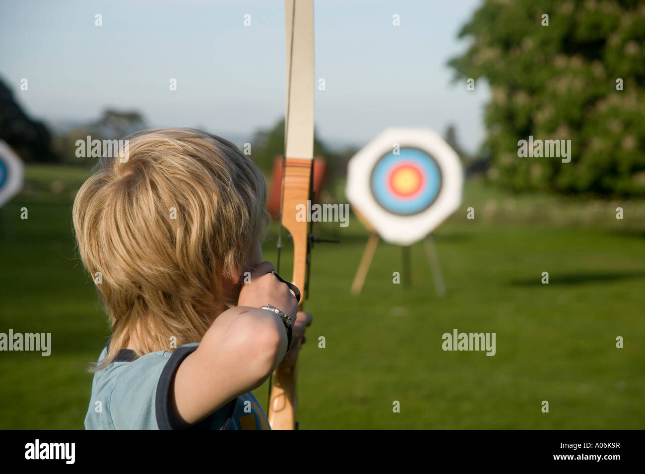 Boy taking part in the sporting activity of archery Stock Photo - Alamy