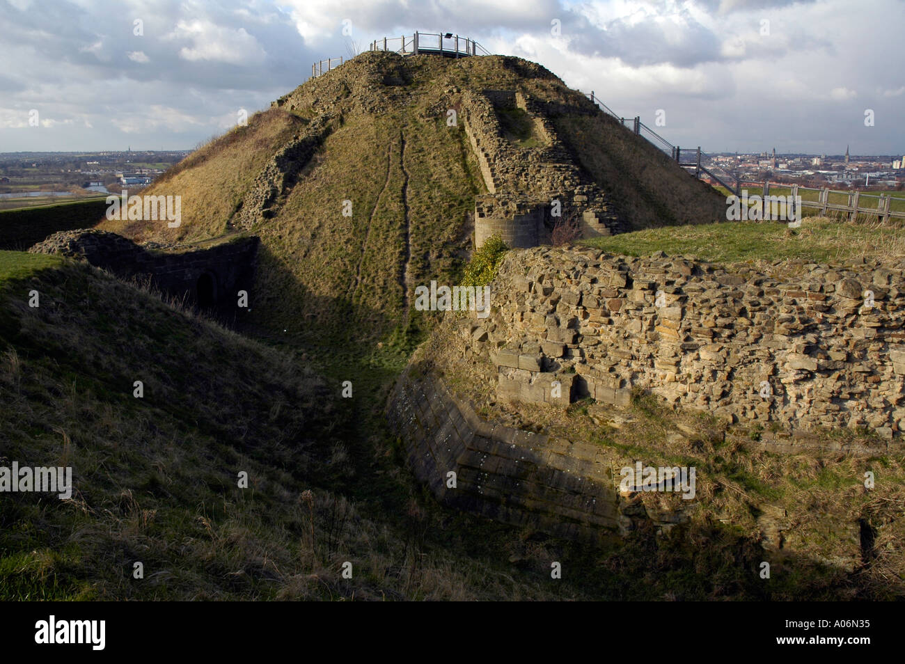 Sandal castle wakefield hi-res stock photography and images - Alamy