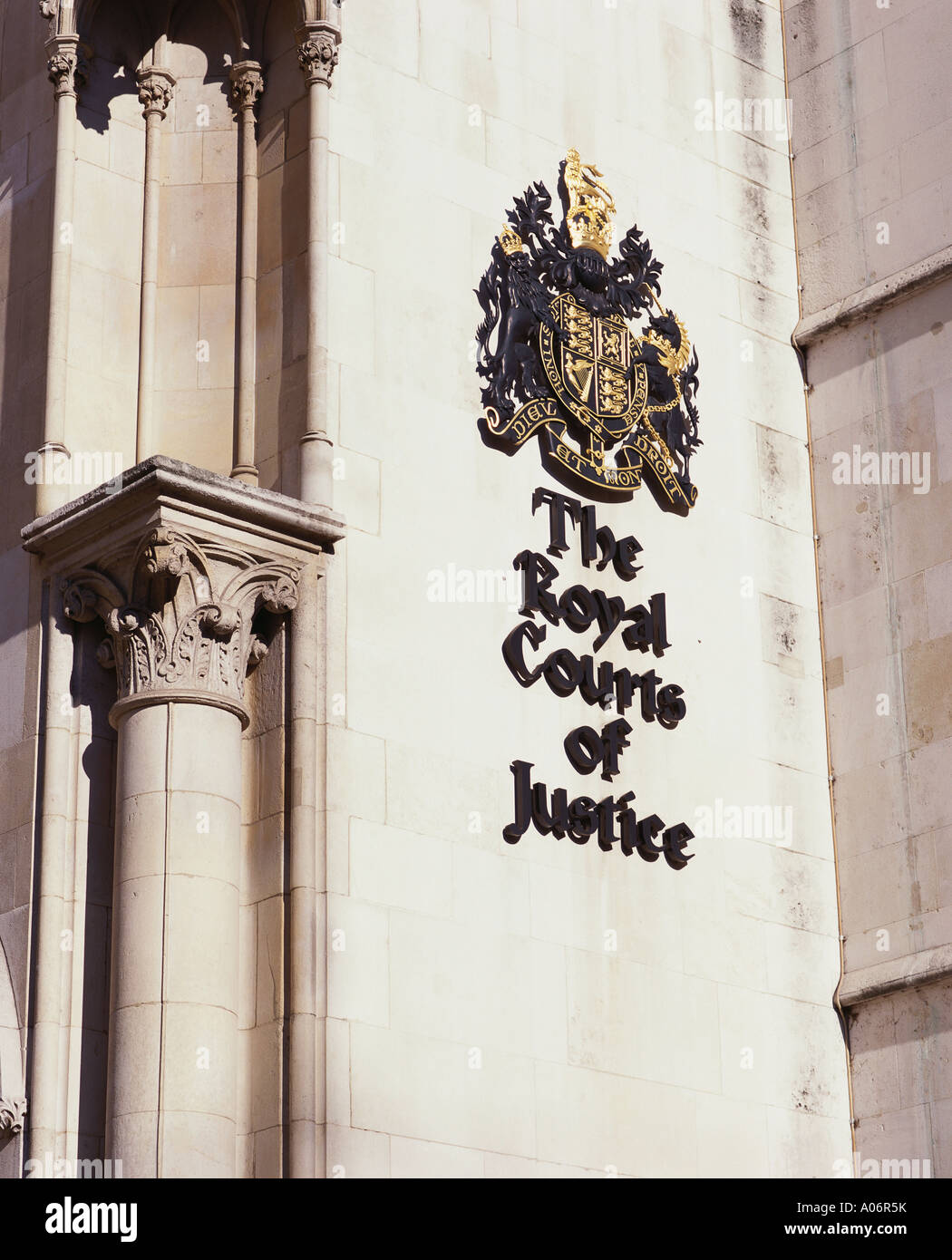 Central main crest hi-res stock photography and images - Alamy