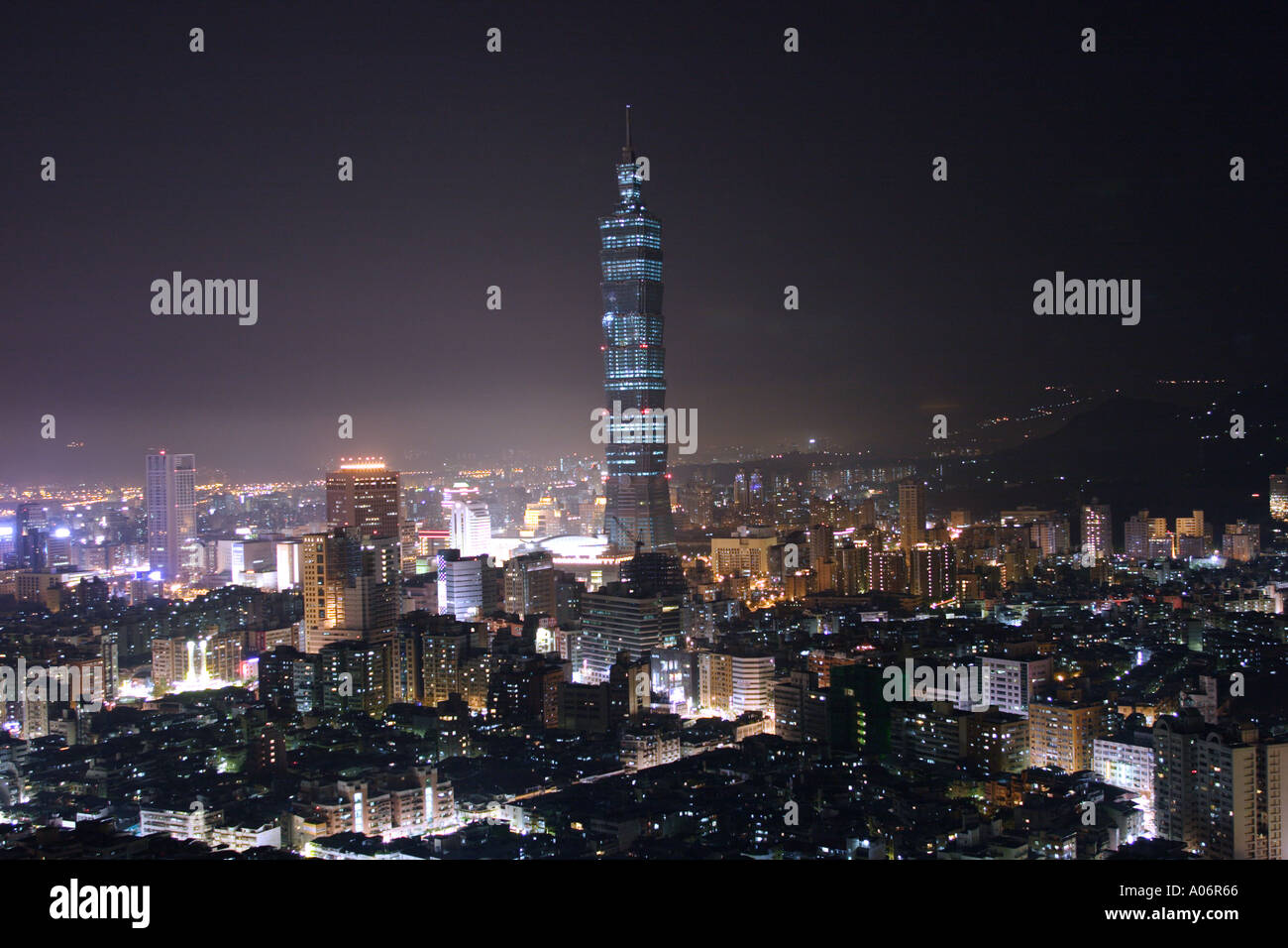 Taipei taiwan cityscape overview hi-res stock photography and images - Alamy