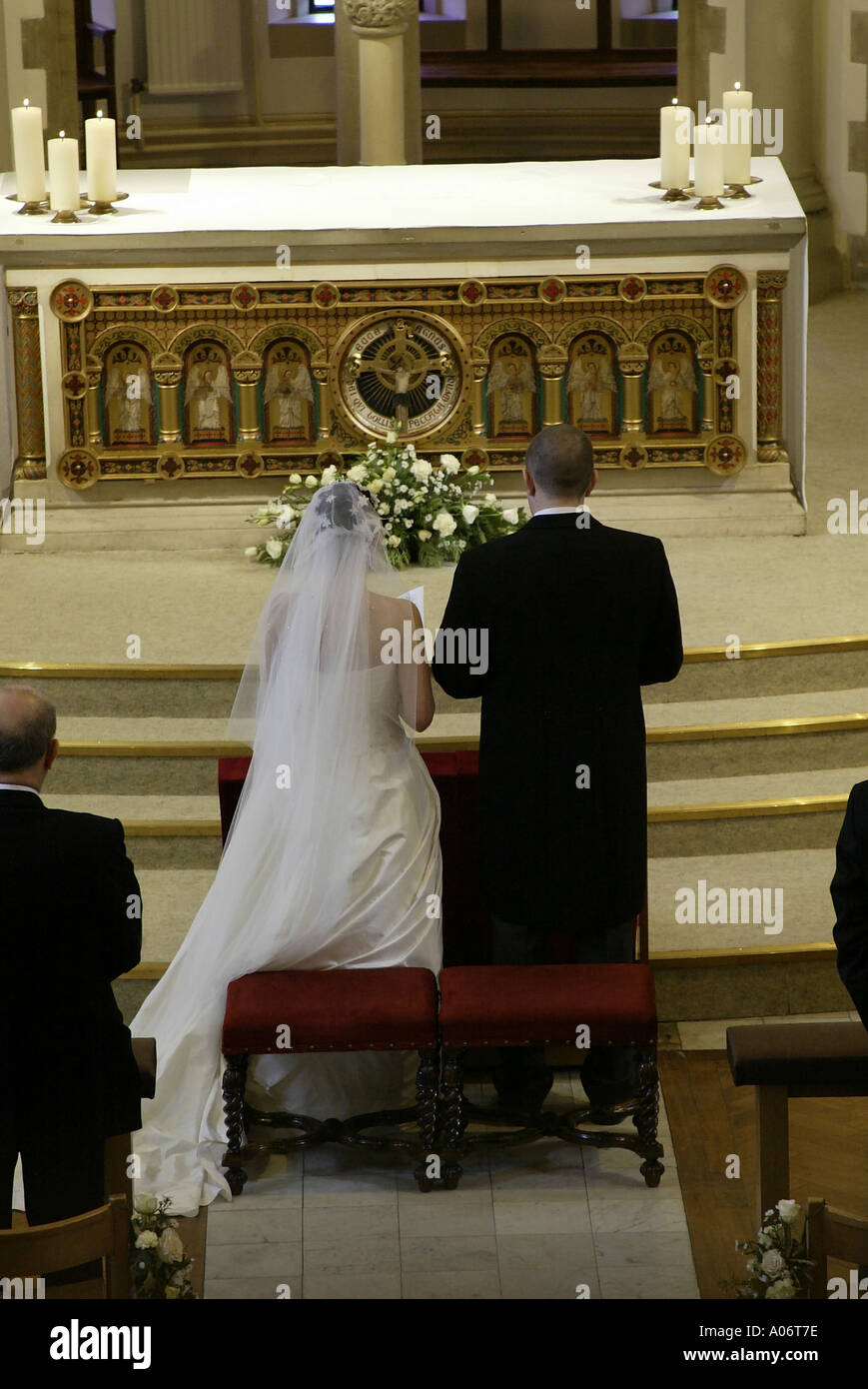 Bride and groom during wedding ceremony Stock Photo - Alamy