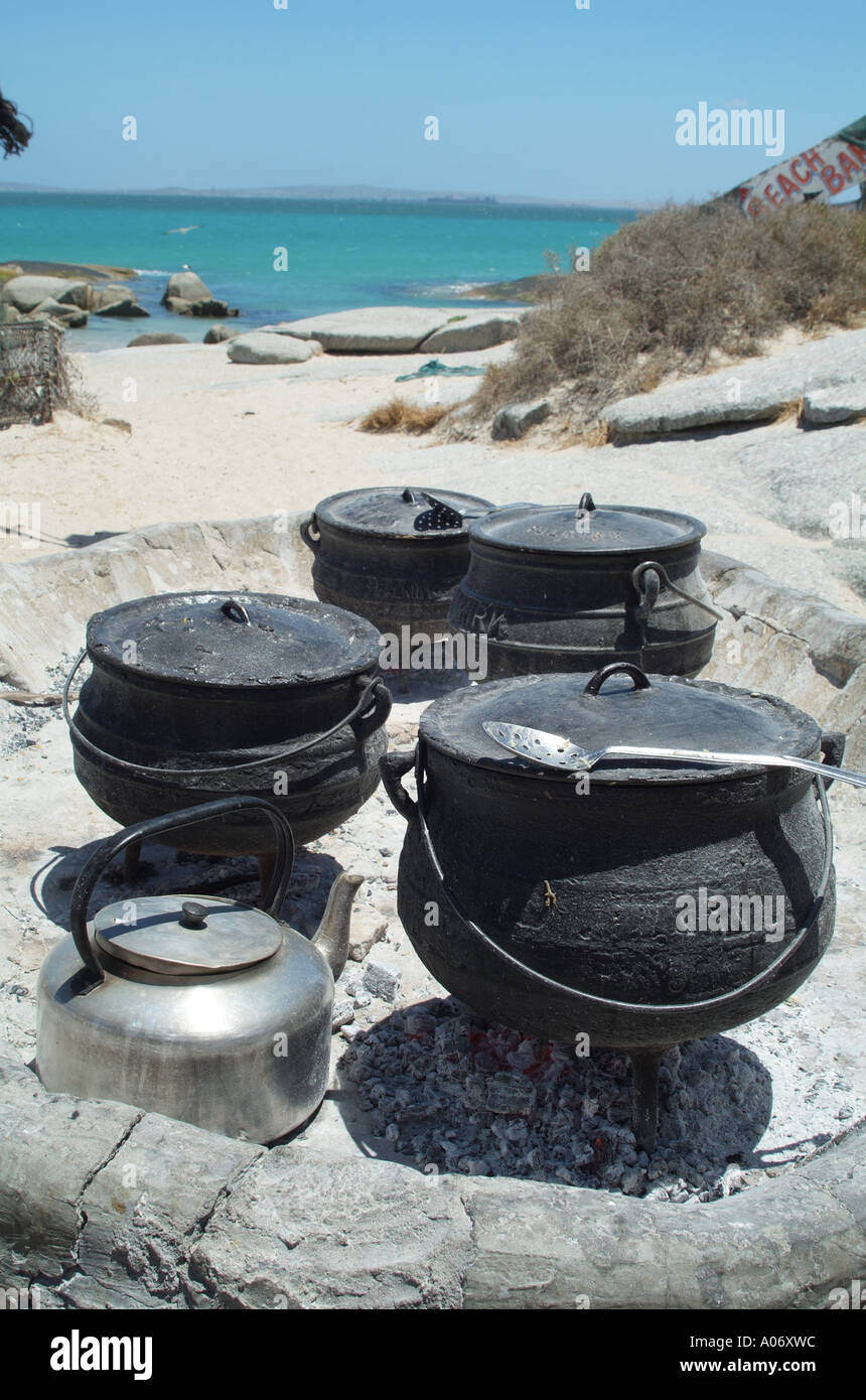 Cast iron pots africa hi-res stock photography and images - Alamy