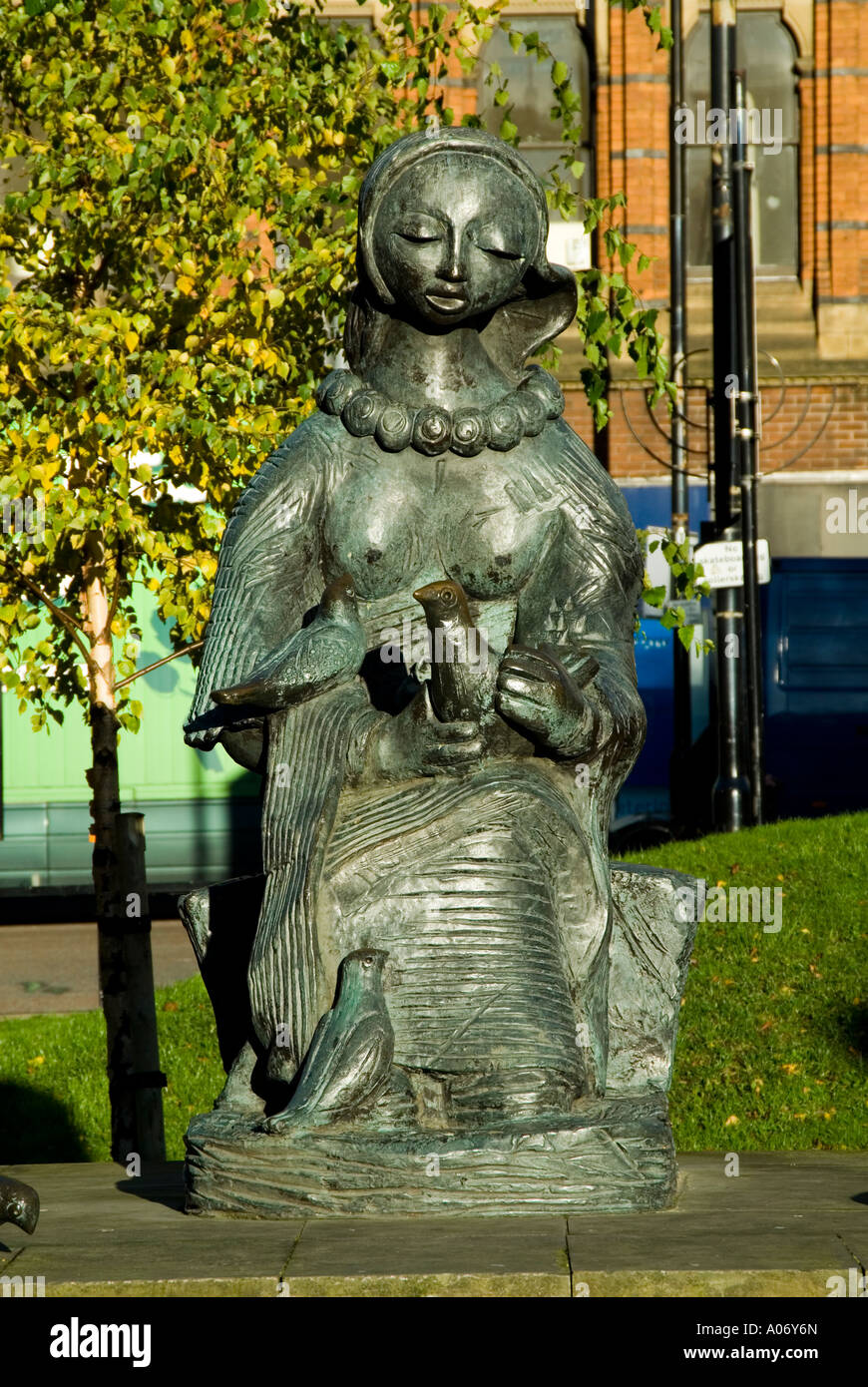Manchester peace statue hi-res stock photography and images - Alamy