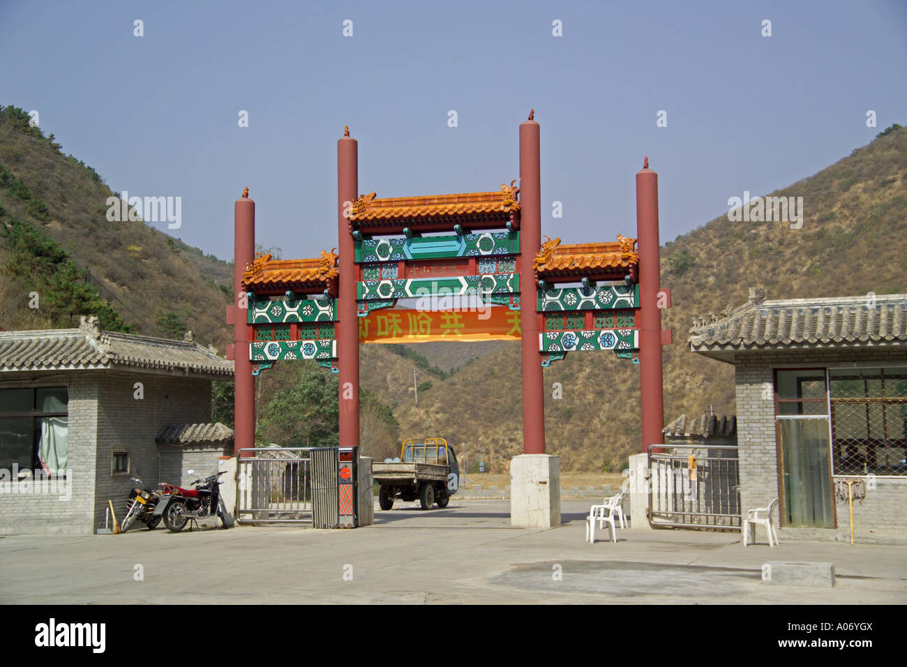 Entrance to the Great Wall at Jinshanling Stock Photo - Alamy