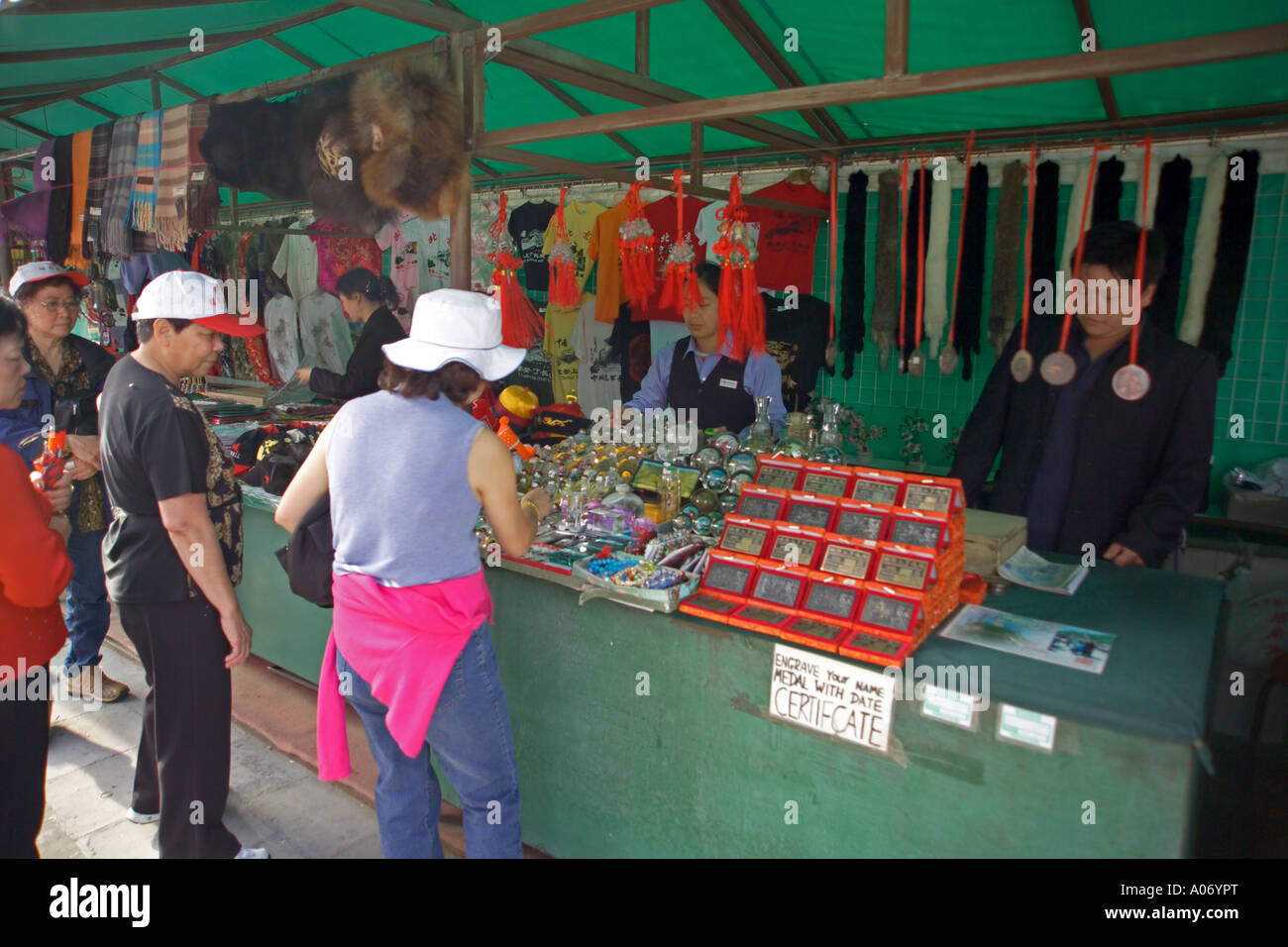 tourist stall at the Great Wall at Xingshu Stock Photo - Alamy