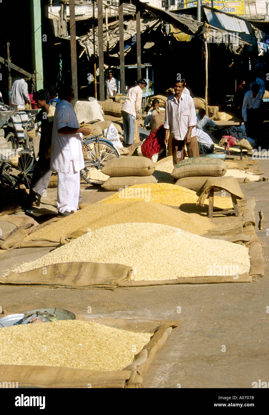 Sacks of grain weighing hi-res stock photography and images - Alamy