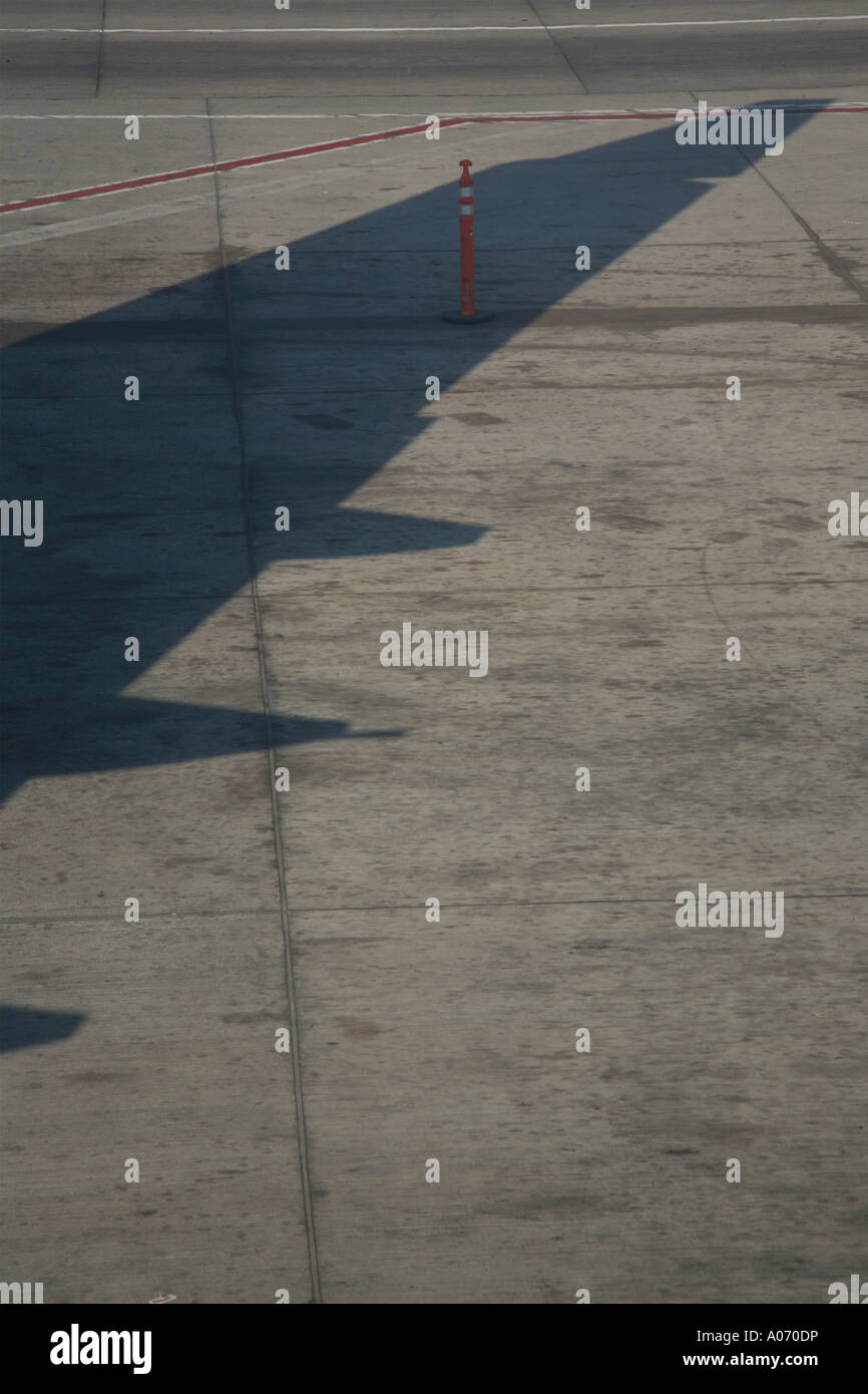 emirates plane wing shadow taxiing in dubai at dubai international ...