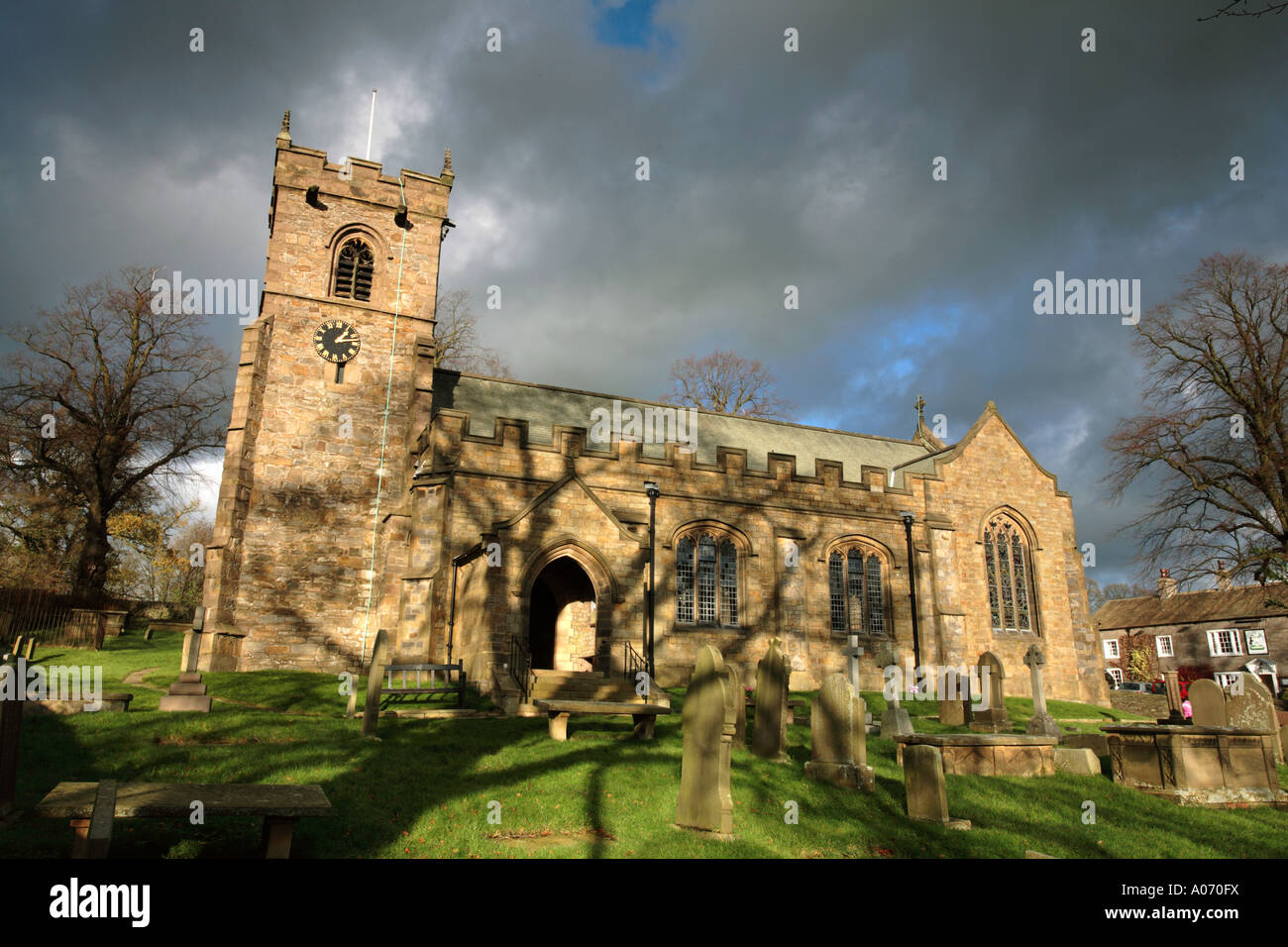 Lancashire graveyard pendle hi-res stock photography and images - Alamy