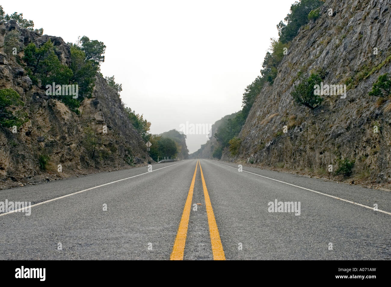 Yellow highway stripes hi-res stock photography and images - Alamy
