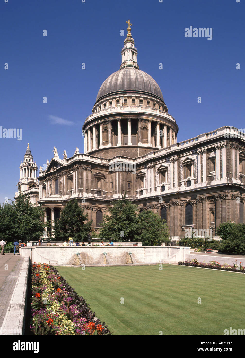 City of London and St Pauls cathedral before major stonework cleaning ...