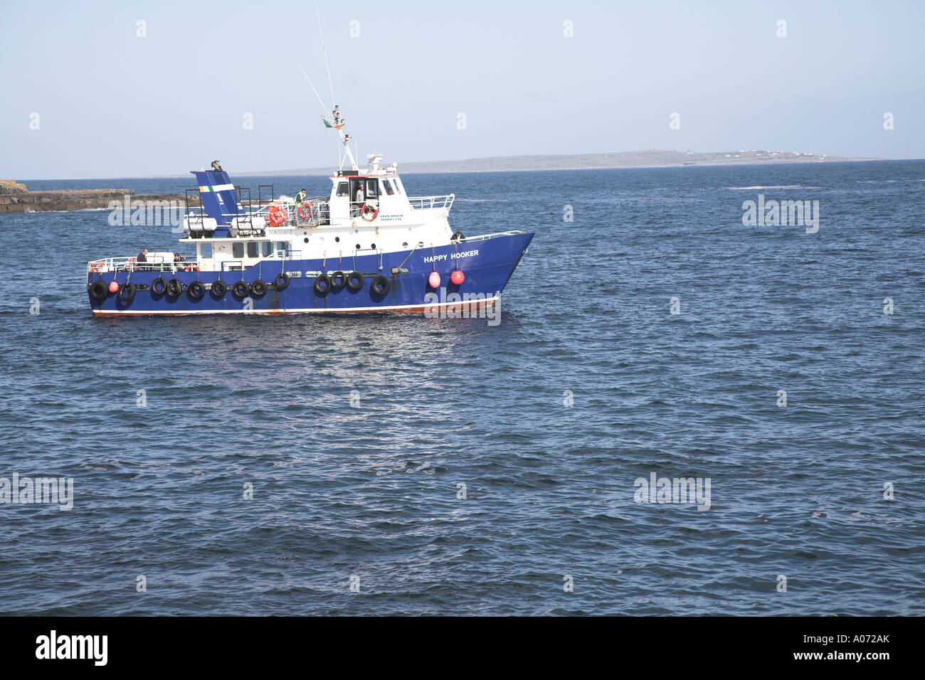 Aran islands ferry boat offshore at doolin hi-res stock photography and ...
