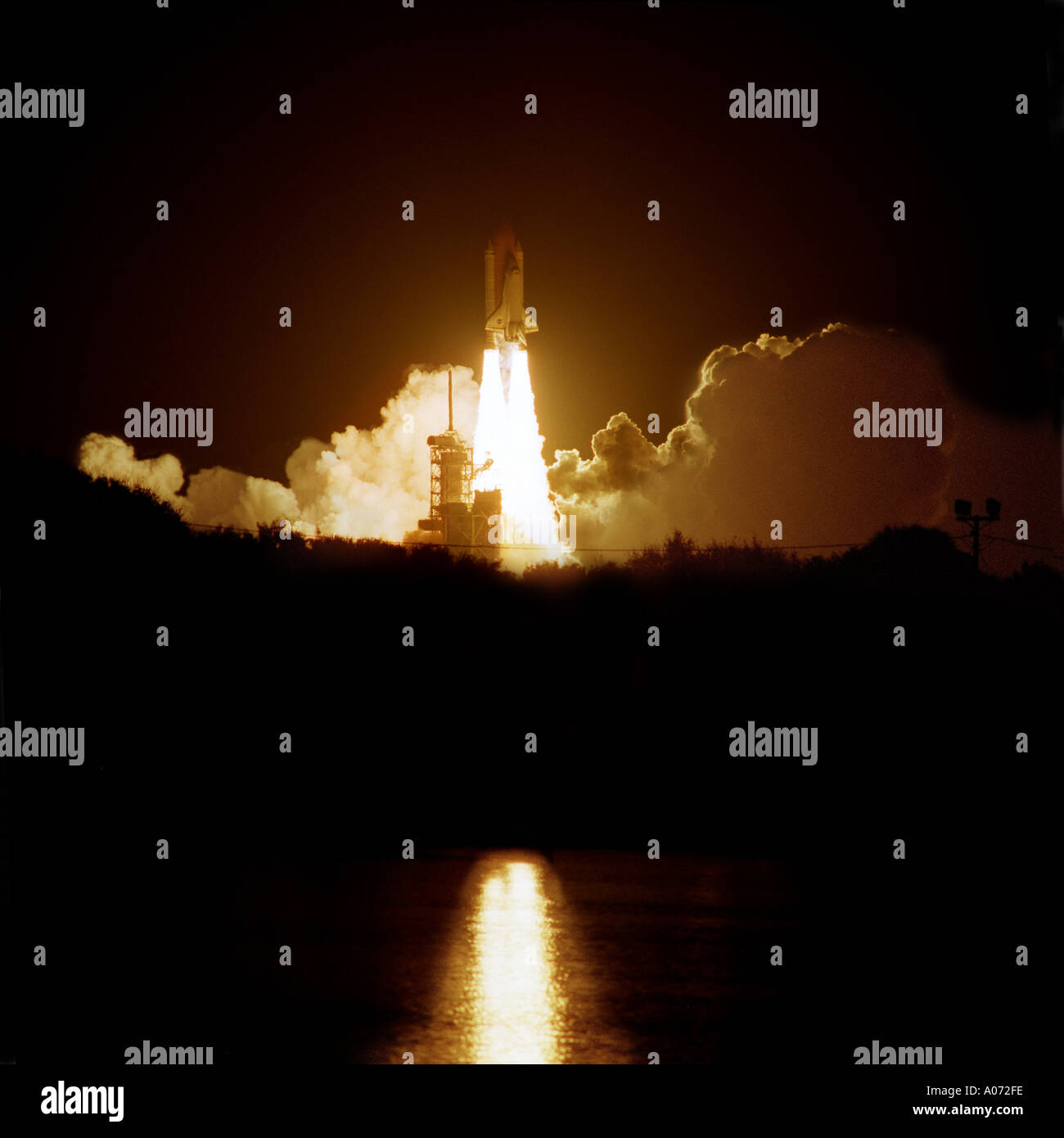 Shuttle Endeavour Launch STS-97 Stock Photo - Alamy