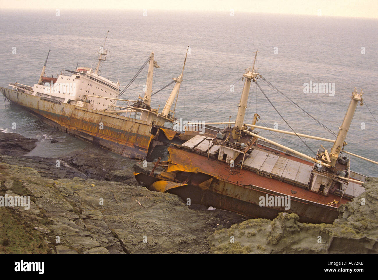Sinking sink wreck shipwreck hi-res stock photography and images - Alamy
