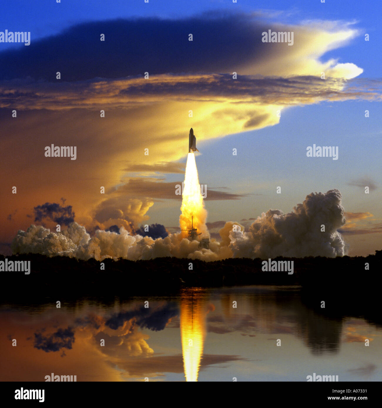 Space Shuttle Launch Stock Photos & Space Shuttle Launch Stock Images ...