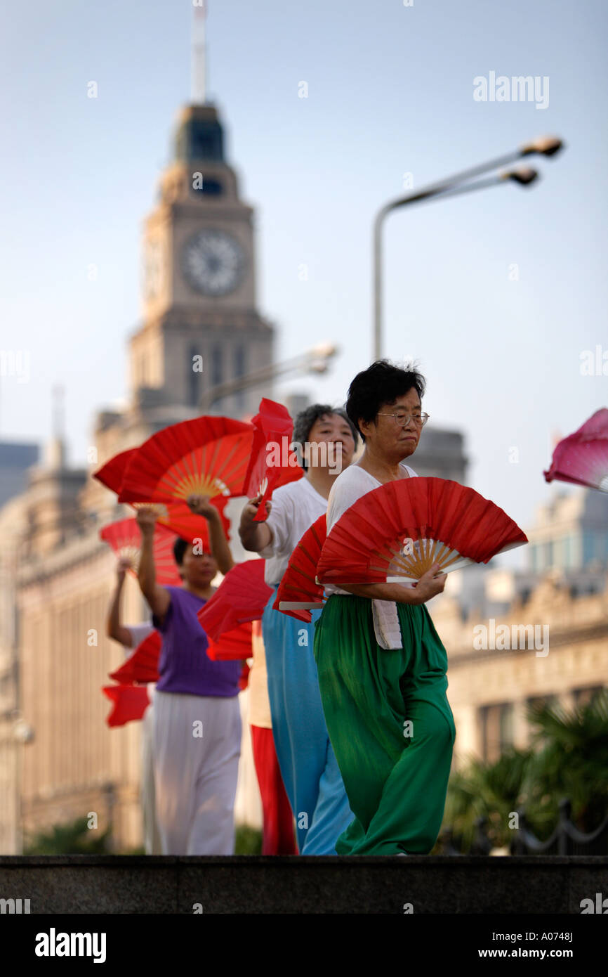 Fan Dancing, Early Morning, The Bund, Shanghai, China Stock Photo - Alamy