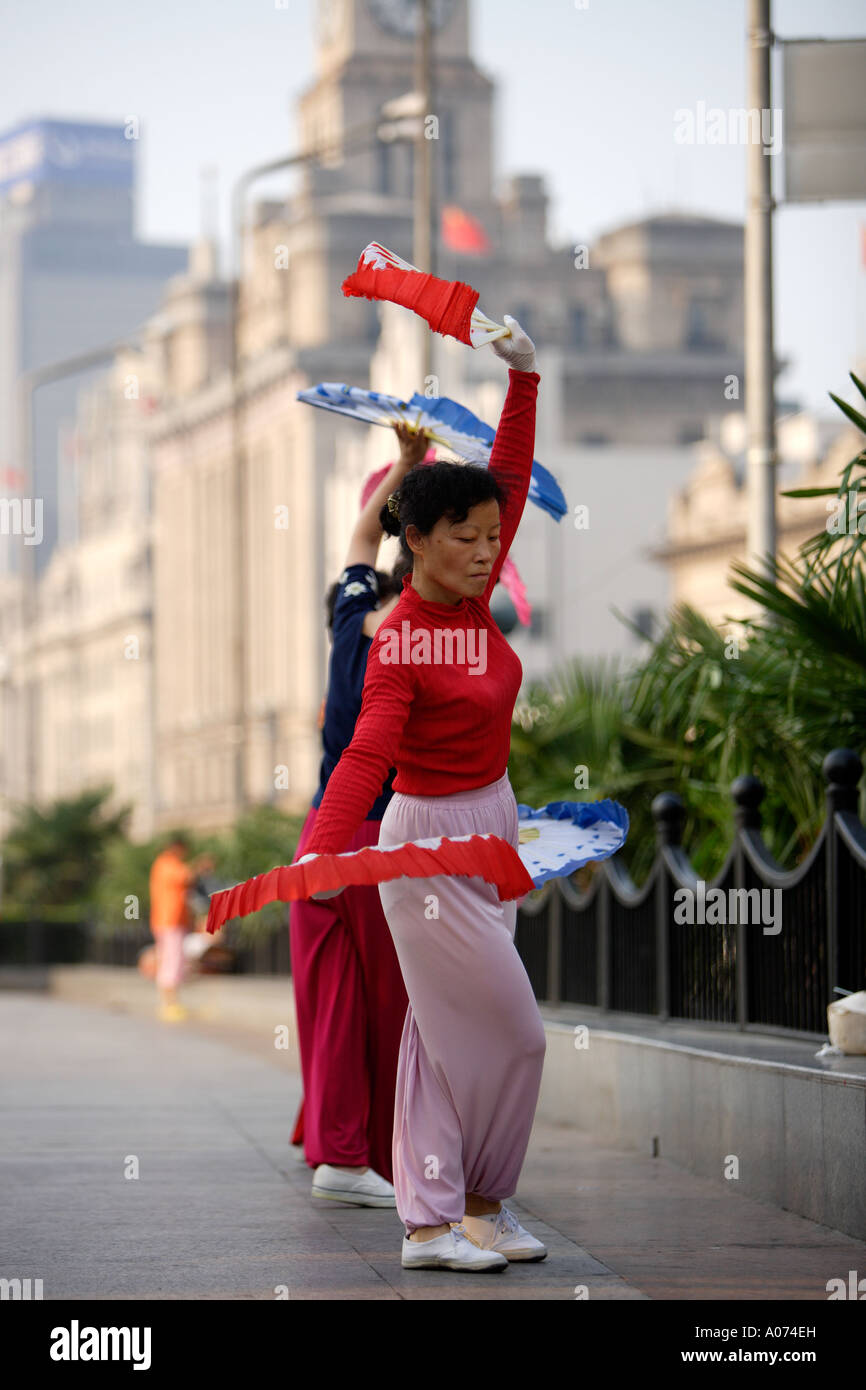 China outdoor dancing shanghai hi-res stock photography and images - Alamy