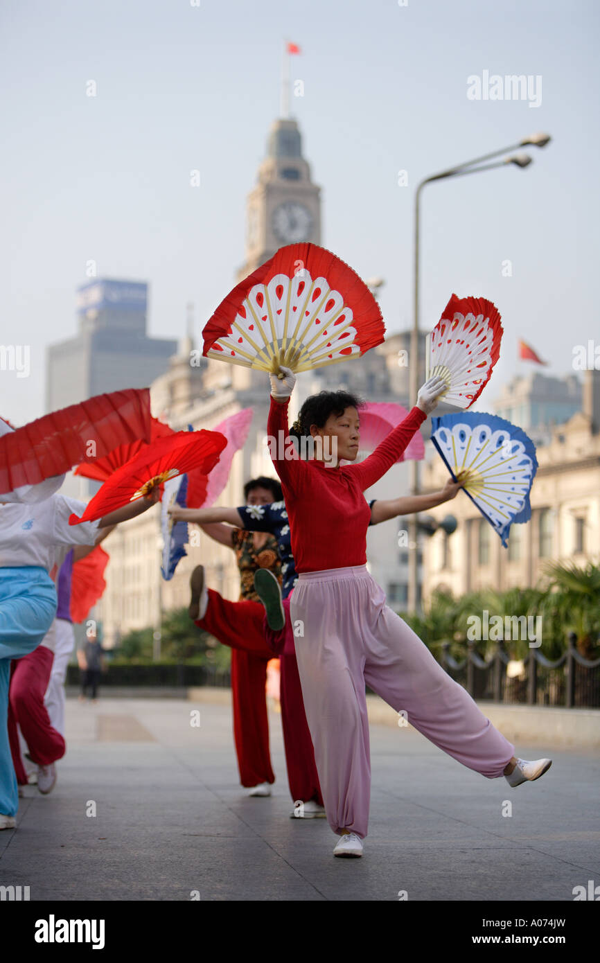 Fan Dancing, Early Morning, The Bund, Shanghai, China Stock Photo - Alamy