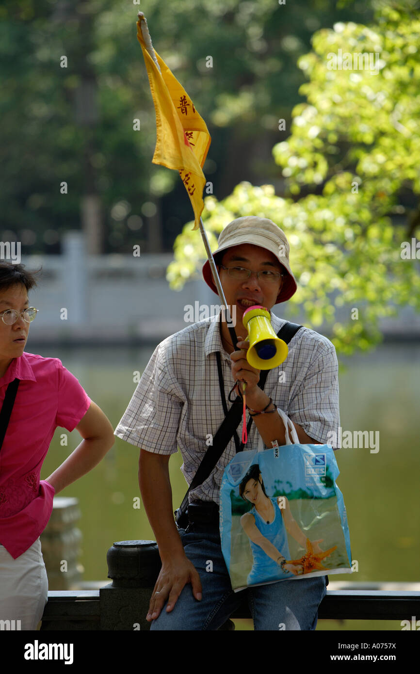 Chinese Tour Guide High Resolution Stock Photography and Images - Alamy